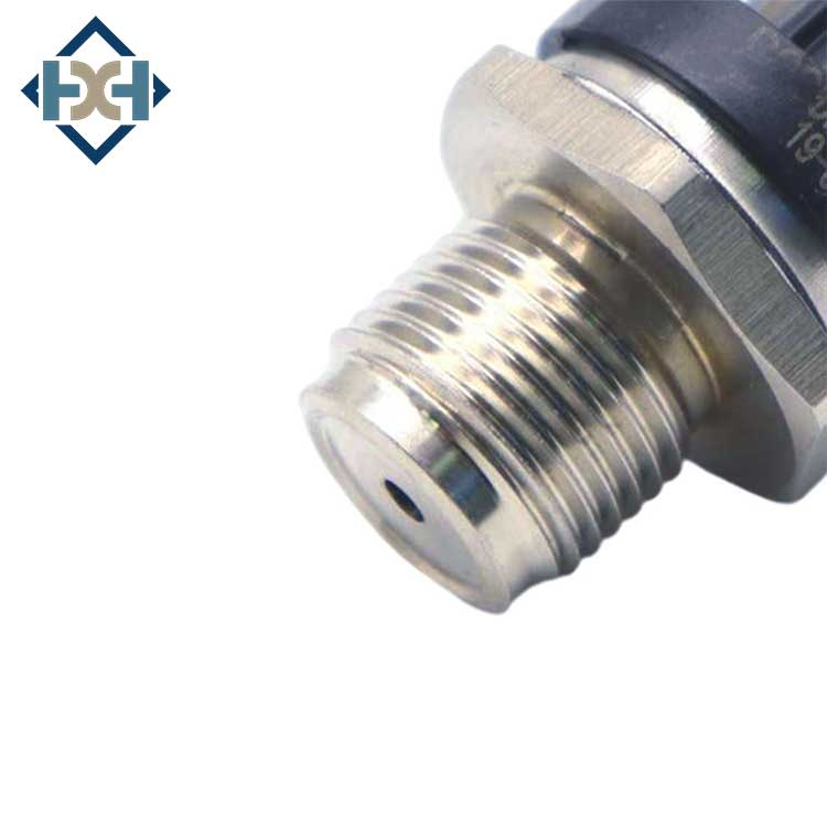 0281002930 Rail Pressure Sensor(RPS) fitted in High-pressure Rail on ...